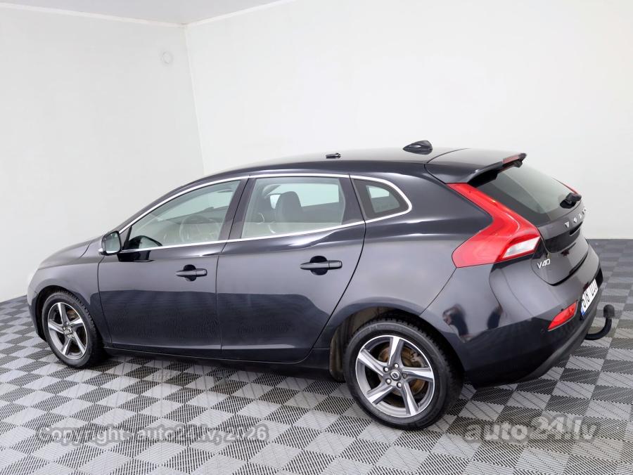 Black Volvo V40 2013 in Tallinn, with an engine capacity of 1.60 L and mileage of 316 thousand km for 3499 €, photo 5 on AUTOMOTO.COM.LV