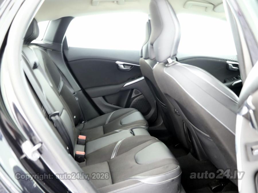 Black Volvo V40 2013 in Tallinn, with an engine capacity of 1.60 L and mileage of 316 thousand km for 3499 €, photo 8 on AUTOMOTO.COM.LV