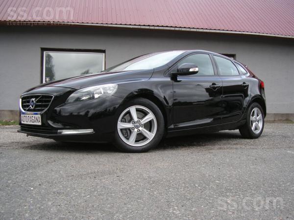 Melns Volvo V40 2013 Rīga, ar dzinēja tilpumu 2.00 L un nobraukumu 0 tūkst. km par 7850 €, foto 3 vietnē AUTOMOTO.COM.LV