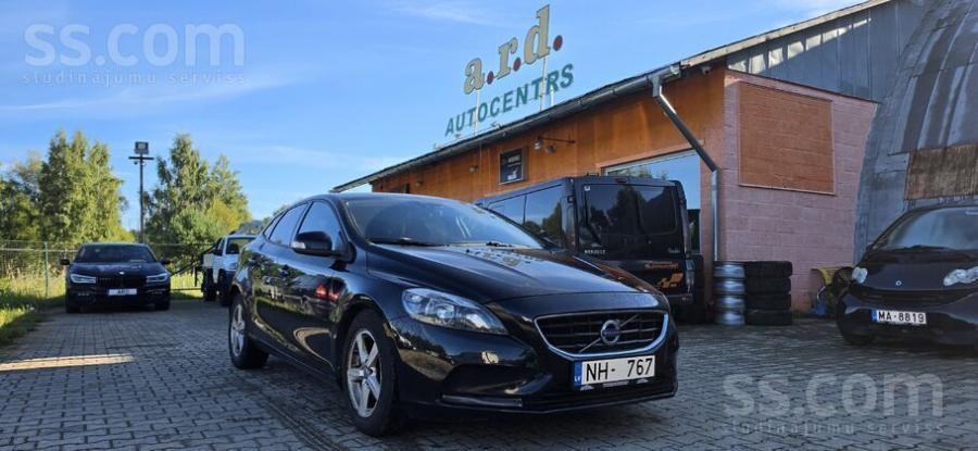 Melns Volvo V40 2013 Valmiera, ar dzinēja tilpumu 1.60 L un nobraukumu 314 tūkst. km par 4250 €, foto 1 vietnē AUTOMOTO.COM.LV