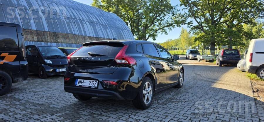 Melns Volvo V40 2013 Valmiera, ar dzinēja tilpumu 1.60 L un nobraukumu 314 tūkst. km par 4250 €, foto 4 vietnē AUTOMOTO.COM.LV