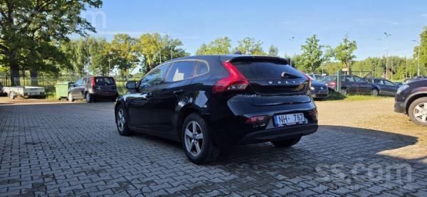 Volvo V40 2013 Valmiera vietnÄ Melns Volvo V40 2013 Valmiera, ar dzinÄja tilpumu 1.60 L un nobraukumu 314 tÅ«kst. km par 4250 ā¬, foto 5 vietnÄ AUTOMOTO.COM.LV