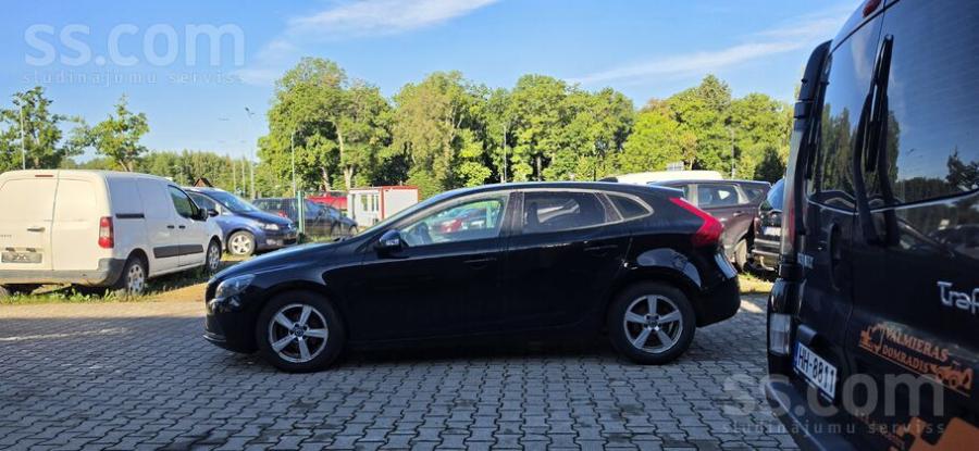 Melns Volvo V40 2013 Valmiera, ar dzinēja tilpumu 1.60 L un nobraukumu 314 tūkst. km par 4250 €, foto 6 vietnē AUTOMOTO.COM.LV