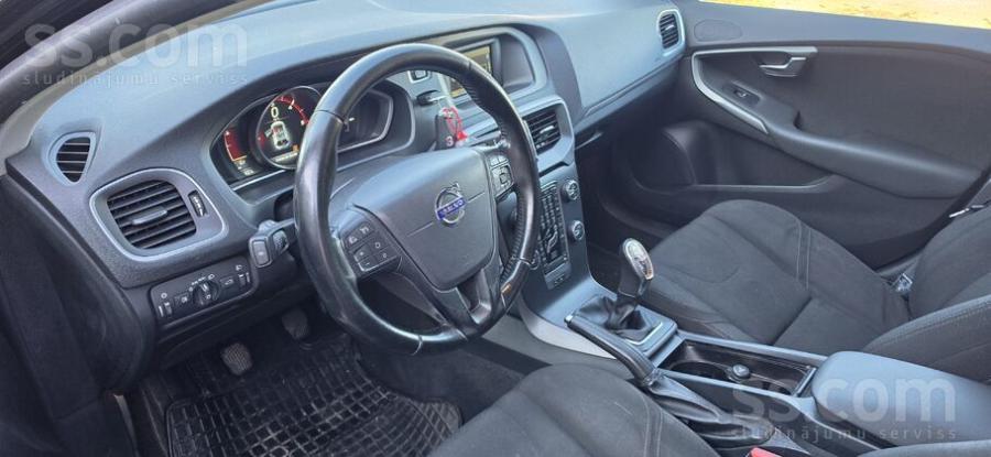Melns Volvo V40 2013 Valmiera, ar dzinēja tilpumu 1.60 L un nobraukumu 314 tūkst. km par 4250 €, foto 9 vietnē AUTOMOTO.COM.LV