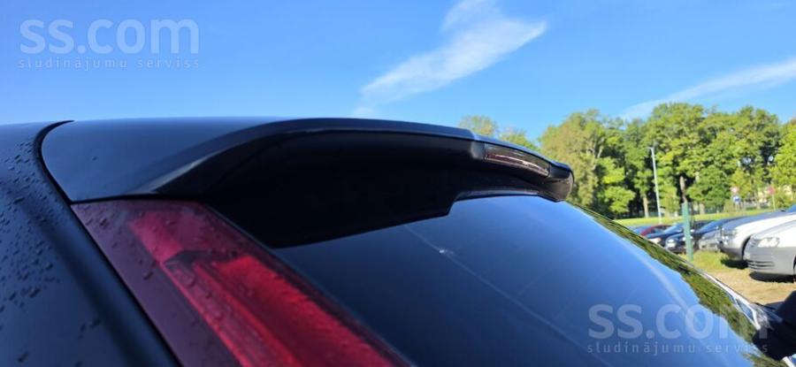 Melns Volvo V40 2013 Valmiera, ar dzinēja tilpumu 1.60 L un nobraukumu 314 tūkst. km par 4250 €, foto 12 vietnē AUTOMOTO.COM.LV