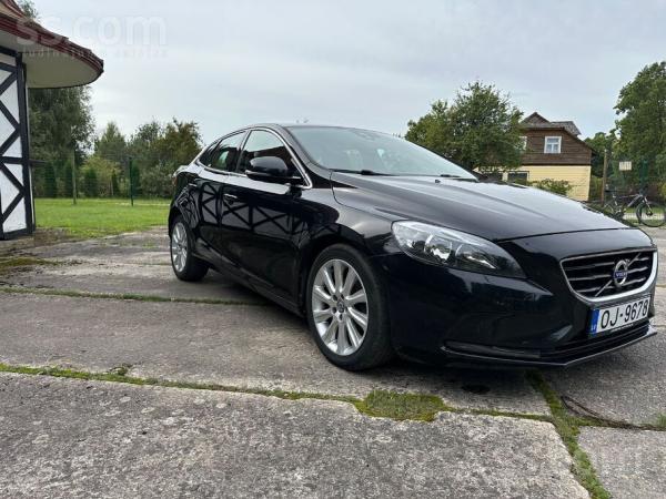 Melns Volvo V40 2013 Kuldīga, ar dzinēja tilpumu 1.60 L un nobraukumu 266 tūkst. km par 5700 €, foto 4 vietnē AUTOMOTO.COM.LV