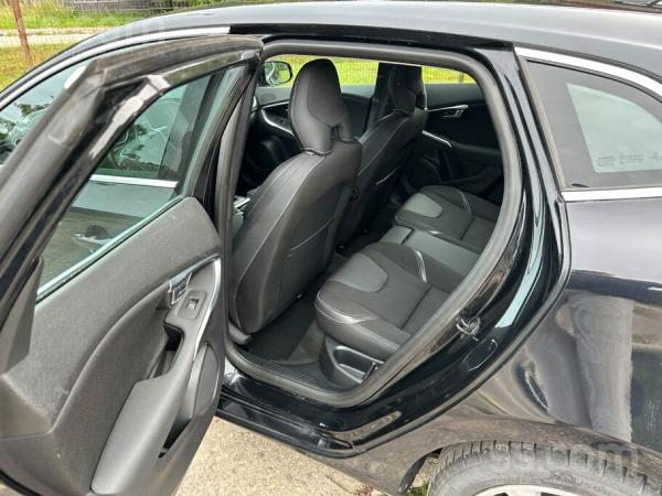 Melns Volvo V40 2013 Kuldīga, ar dzinēja tilpumu 1.60 L un nobraukumu 266 tūkst. km par 5700 €, foto 9 vietnē AUTOMOTO.COM.LV