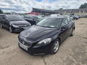 Melns Volvo V40 2013 Tauragė, ar dzinēja tilpumu 1.60 L un nobraukumu 262 tūkst. km par 4600 €, foto  vietnē AUTOMOTO.COM.LV