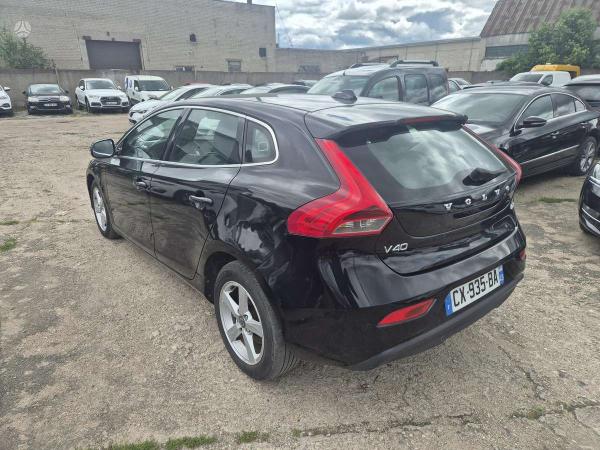 Volvo V40 2013 in Taurage on AUTOMOTO.COM.LV Black Volvo V40 2013 in Taurage, with an engine capacity of 1.60 L and mileage of 262 thousand km for 4600 €, photo 3 on AUTOMOTO.COM.LV