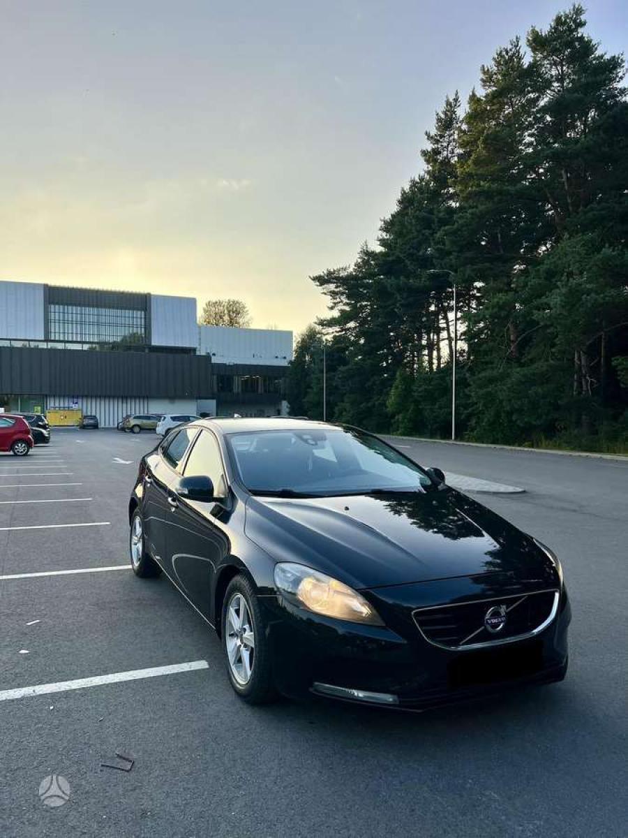 Черный Вольво В40 2013 в Паланга, объемом двигателя 1.60 л и пробегом 280 тыс. км за 4550 €, фото 3 на AUTOMOTO.COM.LV