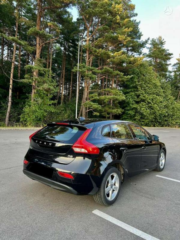 Volvo V40 2013 in Palanga on AUTOMOTO.COM.LV Black Volvo V40 2013 in Palanga, with an engine capacity of 1.60 L and mileage of 280 thousand km for 4550 €, photo 4 on AUTOMOTO.COM.LV