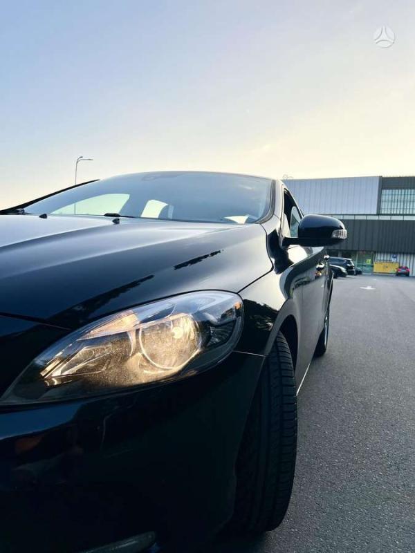 Volvo V40 2013 in Palanga on AUTOMOTO.COM.LV Black Volvo V40 2013 in Palanga, with an engine capacity of 1.60 L and mileage of 280 thousand km for 4550 €, photo 8 on AUTOMOTO.COM.LV