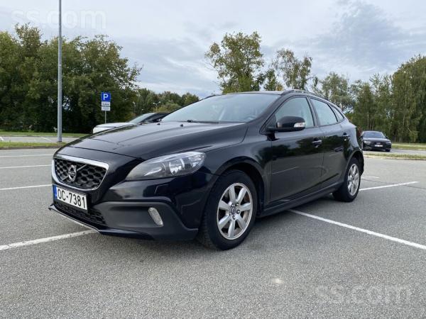 Melns Volvo V40 2013 Rīga, ar dzinēja tilpumu 1.60 L un nobraukumu 279 tūkst. km par 5650 €, foto 4 vietnē AUTOMOTO.COM.LV