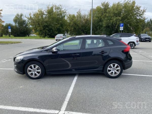 Melns Volvo V40 2013 Rīga, ar dzinēja tilpumu 1.60 L un nobraukumu 279 tūkst. km par 5650 €, foto 5 vietnē AUTOMOTO.COM.LV