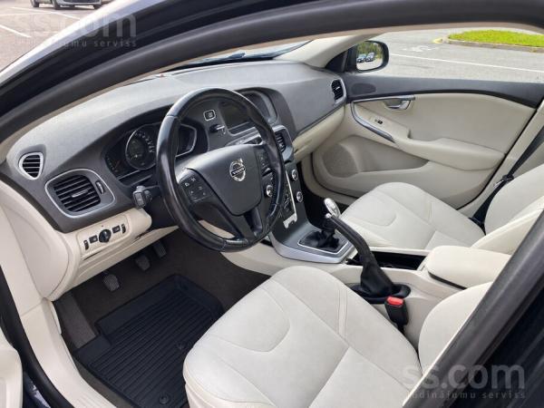Melns Volvo V40 2013 Rīga, ar dzinēja tilpumu 1.60 L un nobraukumu 279 tūkst. km par 5650 €, foto 10 vietnē AUTOMOTO.COM.LV