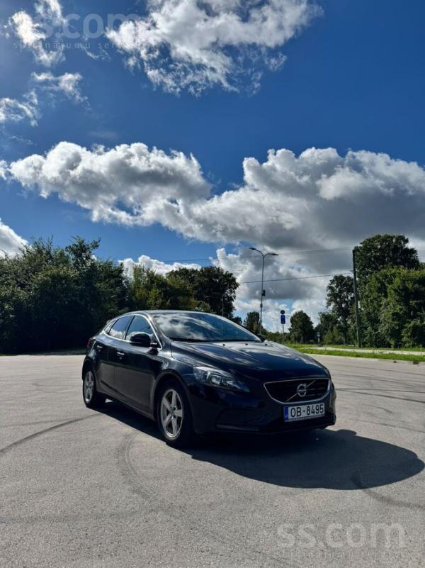 Melns Volvo V40 2013 Rīga, ar dzinēja tilpumu 2.00 L un nobraukumu 265 tūkst. km par 6500 €, foto 3 vietnē AUTOMOTO.COM.LV
