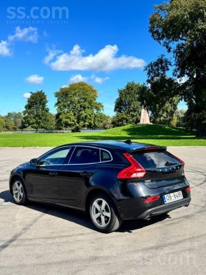 Melns Volvo V40 2013 Rīga, ar dzinēja tilpumu 2.00 L un nobraukumu 265 tūkst. km par 6500 €, foto 5 vietnē AUTOMOTO.COM.LV