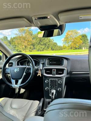 Melns Volvo V40 2013 Rīga, ar dzinēja tilpumu 2.00 L un nobraukumu 265 tūkst. km par 6500 €, foto 8 vietnē AUTOMOTO.COM.LV