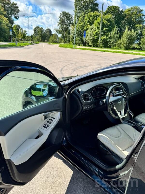 Melns Volvo V40 2013 Rīga, ar dzinēja tilpumu 2.00 L un nobraukumu 265 tūkst. km par 6500 €, foto 9 vietnē AUTOMOTO.COM.LV