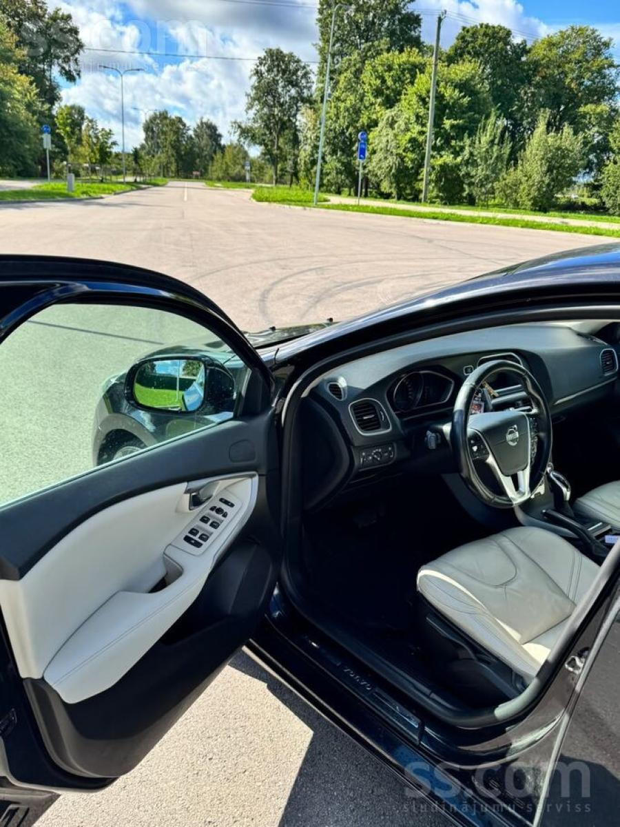 Melns Volvo V40 2013 Rīga, ar dzinēja tilpumu 2.00 L un nobraukumu 265 tūkst. km par 6500 €, foto 9 vietnē AUTOMOTO.COM.LV