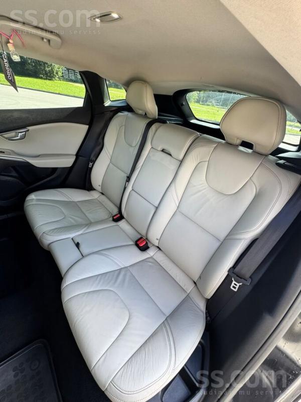 Melns Volvo V40 2013 Rīga, ar dzinēja tilpumu 2.00 L un nobraukumu 265 tūkst. km par 6500 €, foto 10 vietnē AUTOMOTO.COM.LV