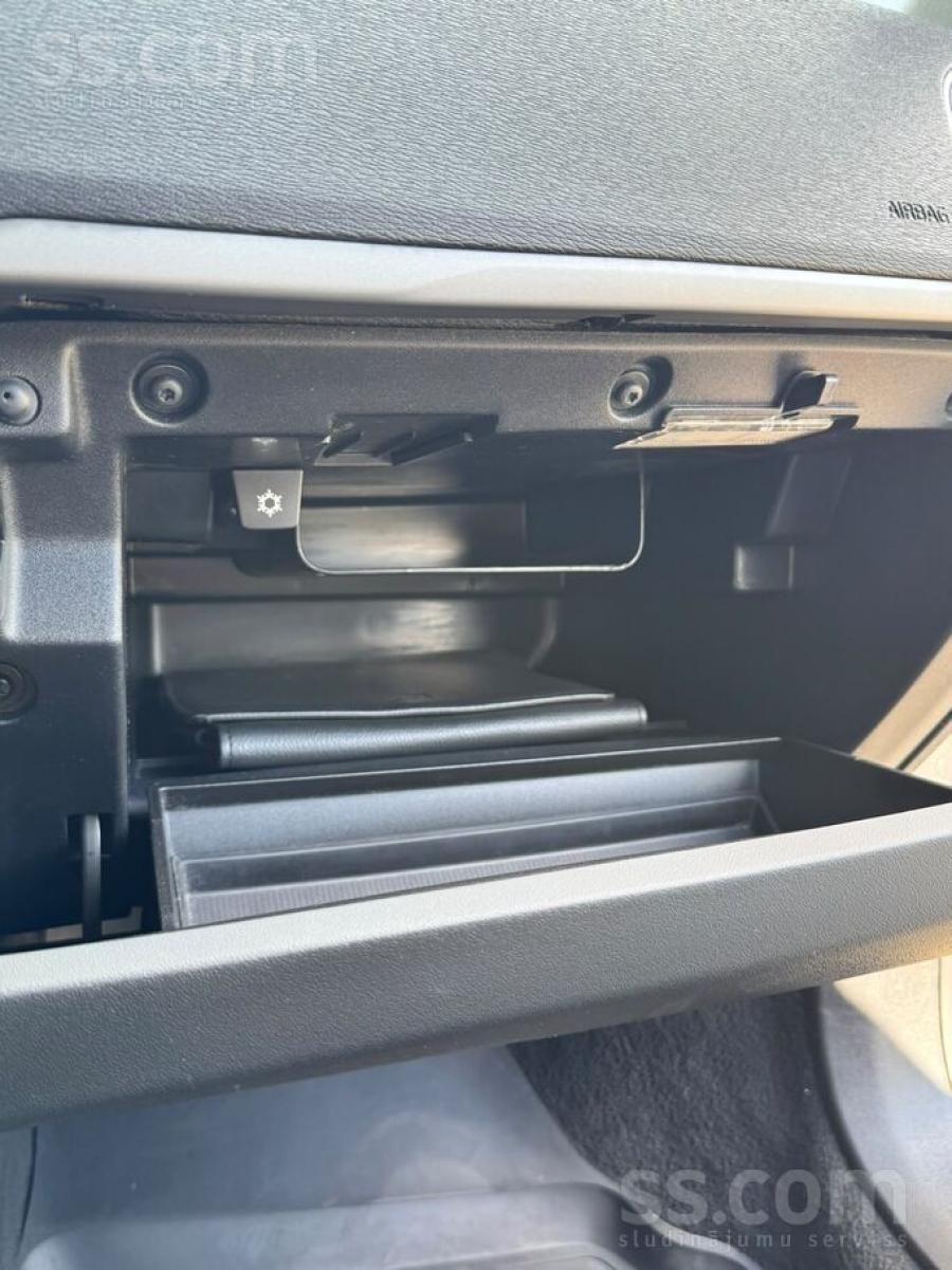 Melns Volvo V40 2013 Rīga, ar dzinēja tilpumu 2.00 L un nobraukumu 265 tūkst. km par 6500 €, foto 12 vietnē AUTOMOTO.COM.LV