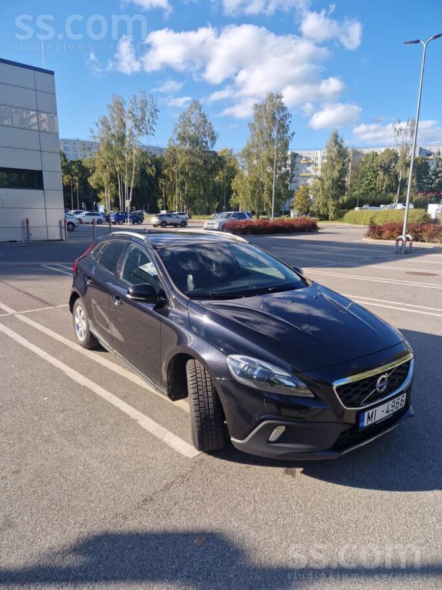 Melns Volvo V40 2013 Rīga, ar dzinēja tilpumu 2.00 L un nobraukumu 221 tūkst. km par 7500 €, foto 3 vietnē AUTOMOTO.COM.LV
