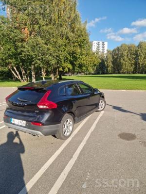 Melns Volvo V40 2013 Rīga, ar dzinēja tilpumu 2.00 L un nobraukumu 221 tūkst. km par 7500 €, foto 4 vietnē AUTOMOTO.COM.LV