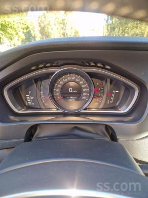 Melns Volvo V40 2013 Rīga, ar dzinēja tilpumu 2.00 L un nobraukumu 221 tūkst. km par 7500 €, foto 5 vietnē AUTOMOTO.COM.LV