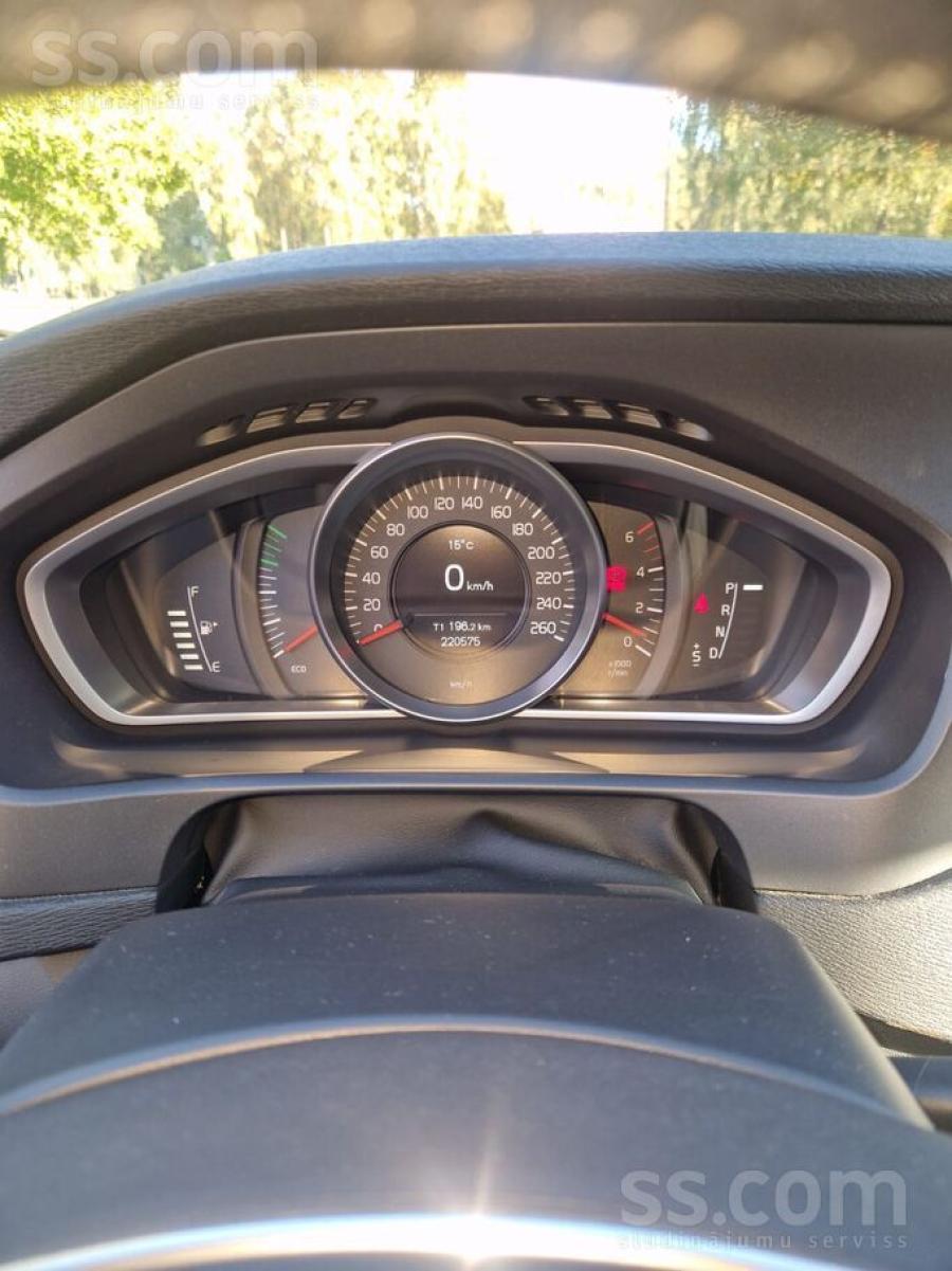 Melns Volvo V40 2013 Rīga, ar dzinēja tilpumu 2.00 L un nobraukumu 221 tūkst. km par 7500 €, foto 5 vietnē AUTOMOTO.COM.LV