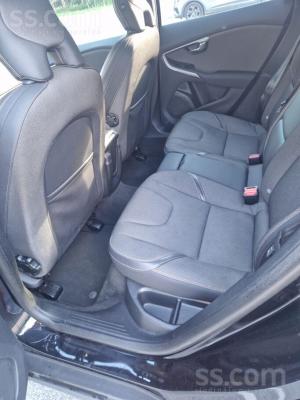 Melns Volvo V40 2013 Rīga, ar dzinēja tilpumu 2.00 L un nobraukumu 221 tūkst. km par 7500 €, foto 7 vietnē AUTOMOTO.COM.LV