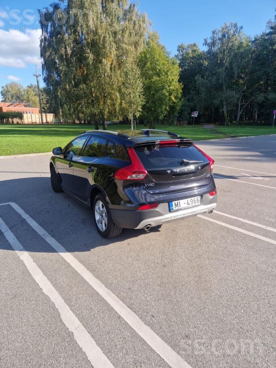 Melns Volvo V40 2013 Rīga, ar dzinēja tilpumu 2.00 L un nobraukumu 221 tūkst. km par 7500 €, foto 10 vietnē AUTOMOTO.COM.LV