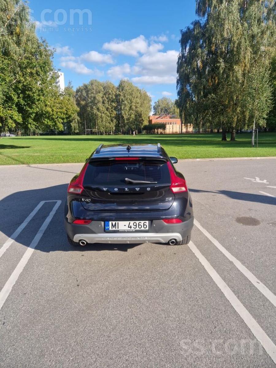 Melns Volvo V40 2013 Rīga, ar dzinēja tilpumu 2.00 L un nobraukumu 221 tūkst. km par 7500 €, foto 11 vietnē AUTOMOTO.COM.LV