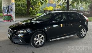 Volvo V40 2013 in Riga on AUTOMOTO.COM.LV Black Volvo V40 2013 in Riga, with an engine capacity of 2.00 L and mileage of 0 thousand km for 7200 €, photo 1 on AUTOMOTO.COM.LV