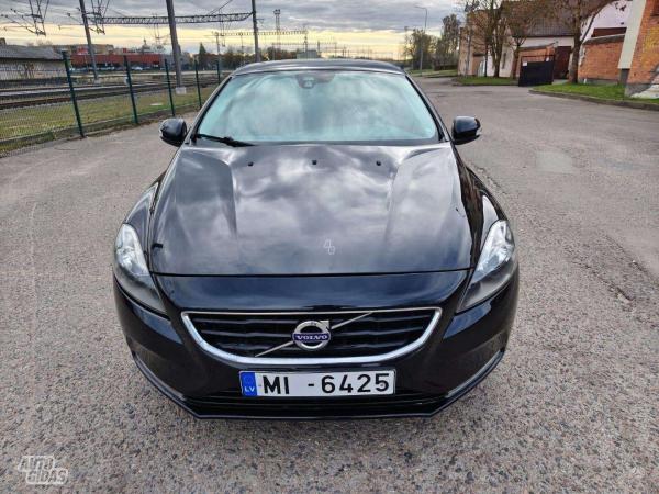 Volvo V40 2013 in Siauliai on AUTOMOTO.COM.LV Black Volvo V40 2013 in Siauliai, with an engine capacity of 1.60 L and mileage of 258 thousand km for 4200 €, photo 3 on AUTOMOTO.COM.LV