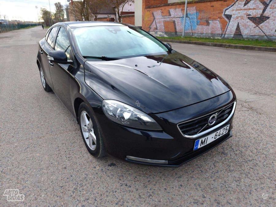 Черный Вольво В40 2013 в Шяуляй, объемом двигателя 1.60 л и пробегом 258 тыс. км за 4200 €, фото 4 на AUTOMOTO.COM.LV
