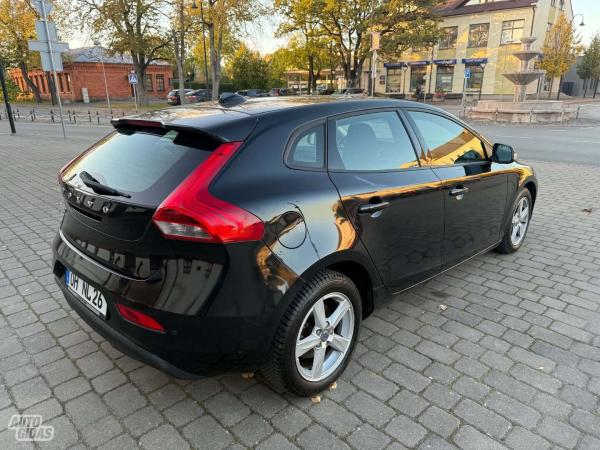 Volvo V40 2013 in Mazeikiai on AUTOMOTO.COM.LV Black Volvo V40 2013 in Mazeikiai, with an engine capacity of 1.60 L and mileage of 223 thousand km for 4950 €, photo 5 on AUTOMOTO.COM.LV