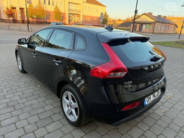 Volvo V40 2013 in Mazeikiai on AUTOMOTO.COM.LV Black Volvo V40 2013 in Mazeikiai, with an engine capacity of 1.60 L and mileage of 223 thousand km for 4950 €, photo 6 on AUTOMOTO.COM.LV