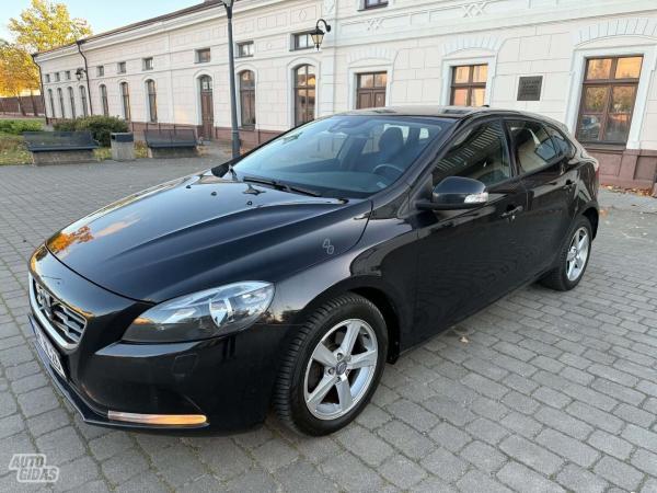 Volvo V40 2013 in Mazeikiai on AUTOMOTO.COM.LV Black Volvo V40 2013 in Mazeikiai, with an engine capacity of 1.60 L and mileage of 223 thousand km for 4950 €, photo 11 on AUTOMOTO.COM.LV