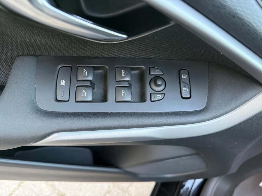 Melns Volvo V40 2013 Mažeikiai, ar dzinēja tilpumu 1.60 L un nobraukumu 223 tūkst. km par 4950 €, foto 24 vietnē AUTOMOTO.COM.LV