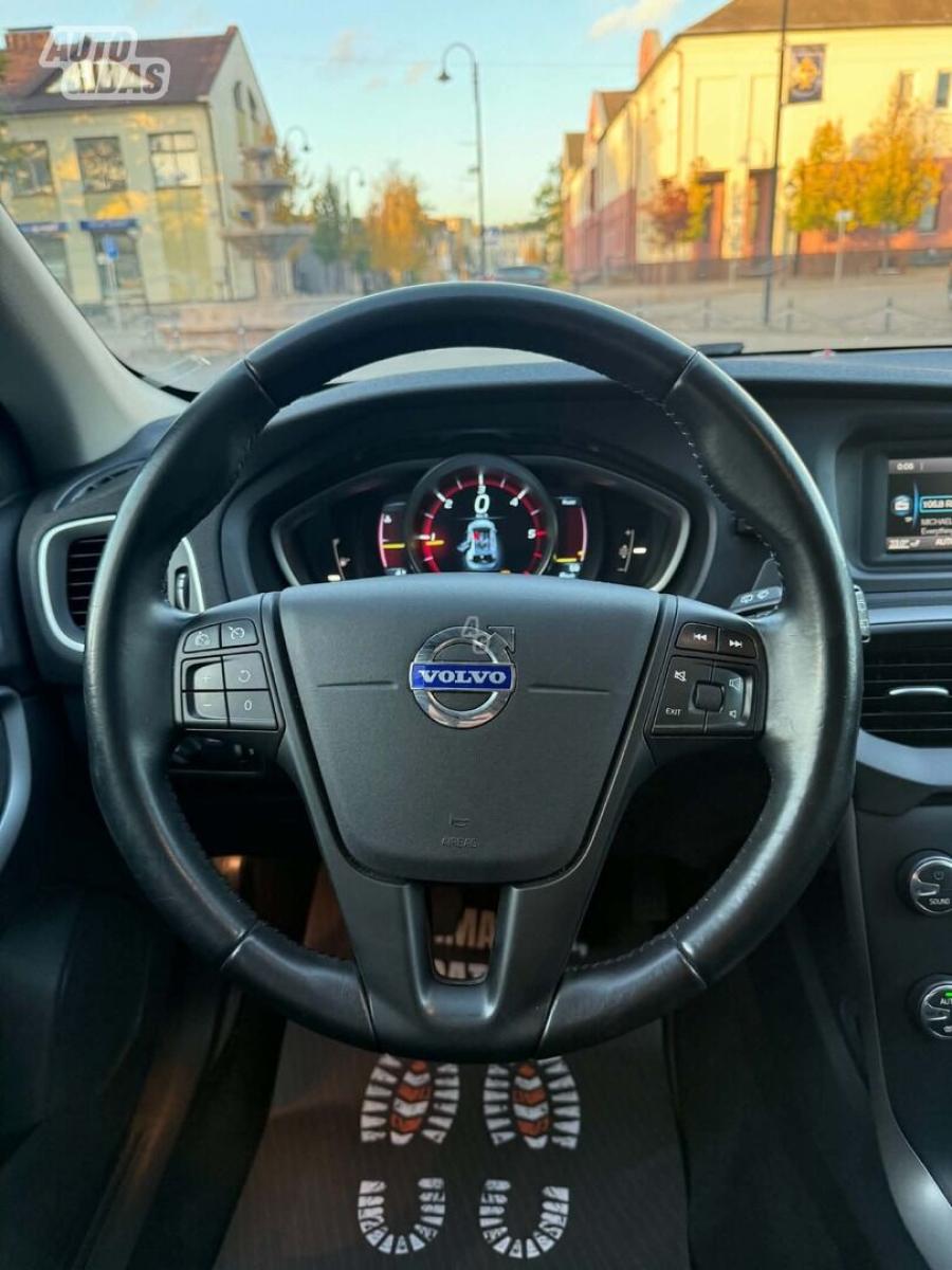 Melns Volvo V40 2013 Mažeikiai, ar dzinēja tilpumu 1.60 L un nobraukumu 223 tūkst. km par 4950 €, foto 26 vietnē AUTOMOTO.COM.LV