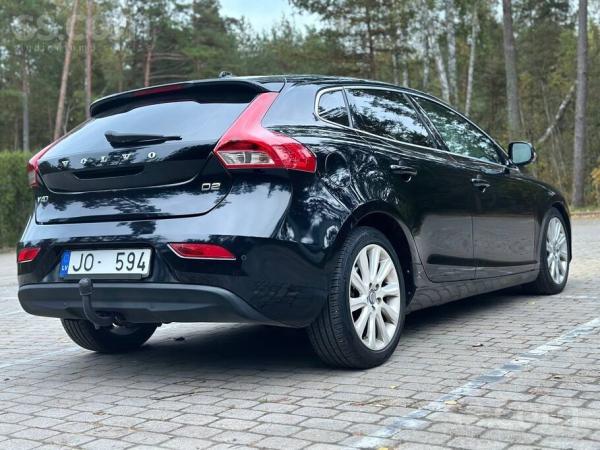 Volvo V40 2013 in Riga on AUTOMOTO.COM.LV Black Volvo V40 2013 in Riga, with an engine capacity of 1.60 L and mileage of 268 thousand km for 6400 ā¬, photo 5 on AUTOMOTO.COM.LV