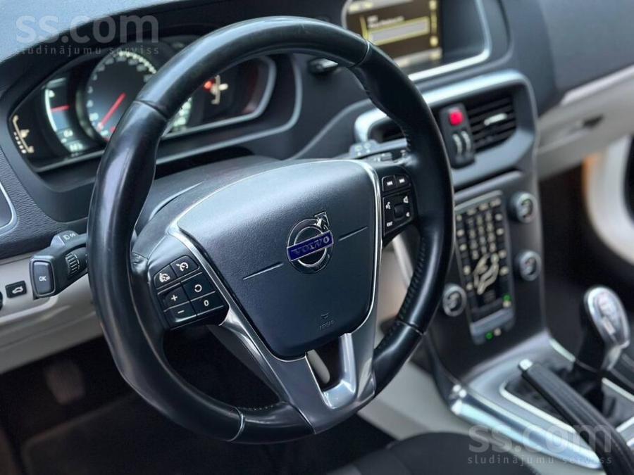 Melns Volvo V40 2013 Rīga, ar dzinēja tilpumu 1.60 L un nobraukumu 268 tūkst. km par 6400 €, foto 8 vietnē AUTOMOTO.COM.LV