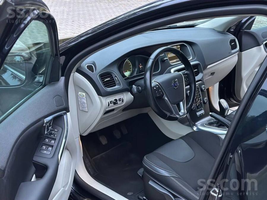 Melns Volvo V40 2013 Rīga, ar dzinēja tilpumu 1.60 L un nobraukumu 268 tūkst. km par 6400 €, foto 9 vietnē AUTOMOTO.COM.LV