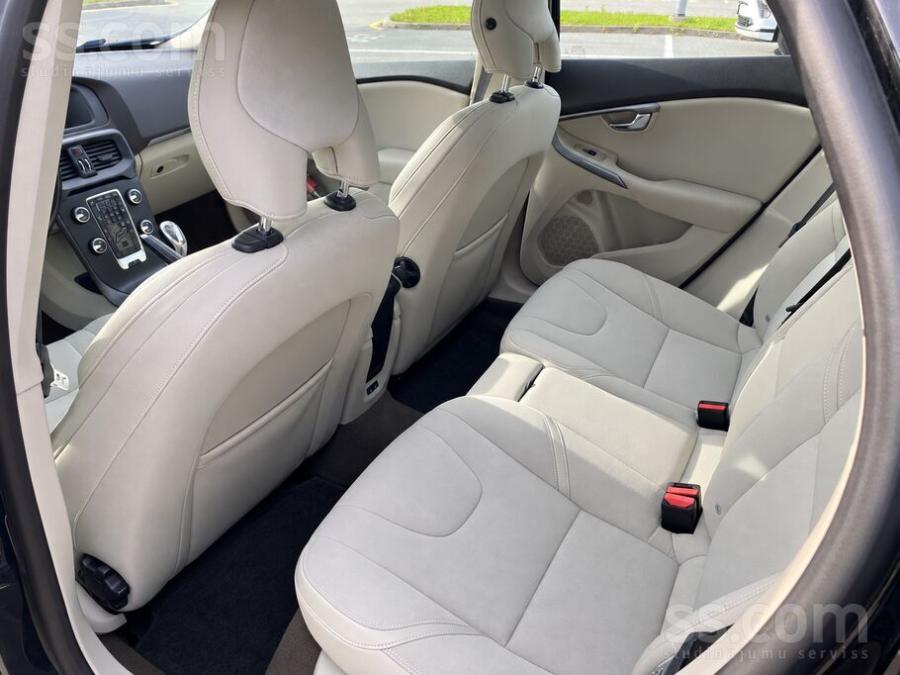 Melns Volvo V40 2013 Rīga, ar dzinēja tilpumu 1.60 L un nobraukumu 281 tūkst. km par 5250 €, foto 14 vietnē AUTOMOTO.COM.LV