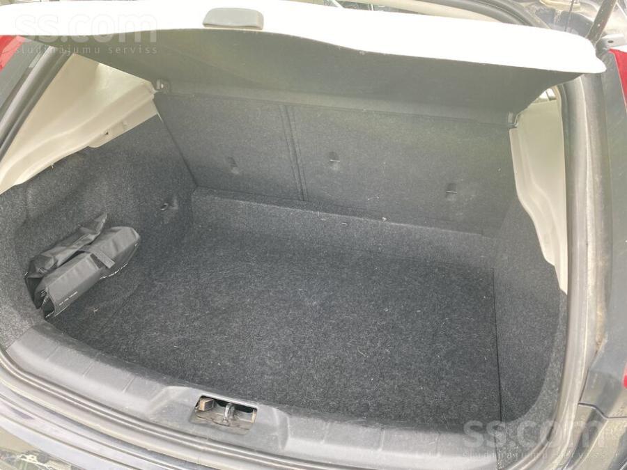 Melns Volvo V40 2013 Rīga, ar dzinēja tilpumu 1.60 L un nobraukumu 281 tūkst. km par 5250 €, foto 15 vietnē AUTOMOTO.COM.LV