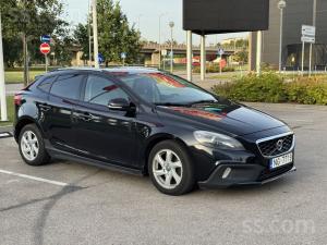 Black Volvo V40 2013 in Riga, with an engine capacity of 1.60 L and mileage of 240 thousand km for 5700 €, photo 5 on AUTOMOTO.COM.LV