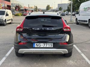Black Volvo V40 2013 in Riga, with an engine capacity of 1.60 L and mileage of 240 thousand km for 5700 €, photo 8 on AUTOMOTO.COM.LV