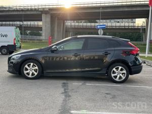 Black Volvo V40 2013 in Riga, with an engine capacity of 1.60 L and mileage of 240 thousand km for 5700 €, photo 10 on AUTOMOTO.COM.LV