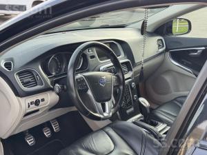 Black Volvo V40 2013 in Riga, with an engine capacity of 1.60 L and mileage of 240 thousand km for 5700 €, photo 11 on AUTOMOTO.COM.LV